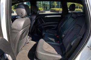 White Audi Q7 2013 in Vilnius, with an engine capacity of 3.00 L and mileage of 178 thousand km for 12950 €, photo 7 on AUTOMOTO.COM.LV
