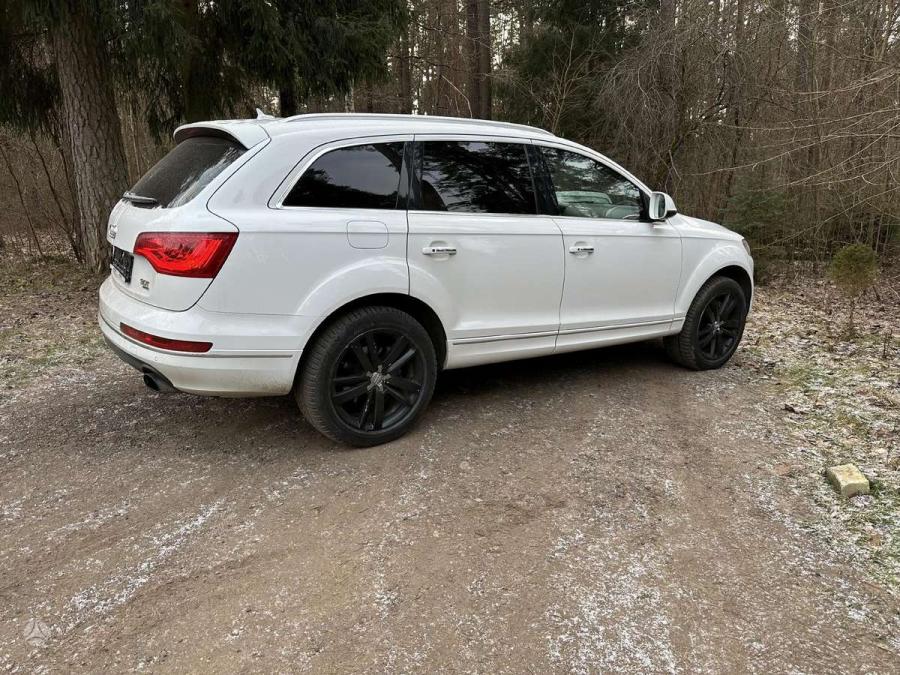 White Audi Q7 2014 in Vilnius, with an engine capacity of 3.00 L and mileage of 235 thousand km for 7300 €, photo 5 on AUTOMOTO.COM.LV