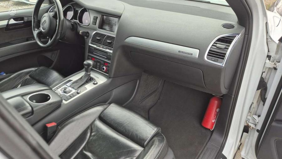 Balts Audi Q7 2014 Tauragė, ar dzinēja tilpumu 2.97 L un nobraukumu 257 tūkst. km par 12300 €, foto 23 vietnē AUTOMOTO.COM.LV