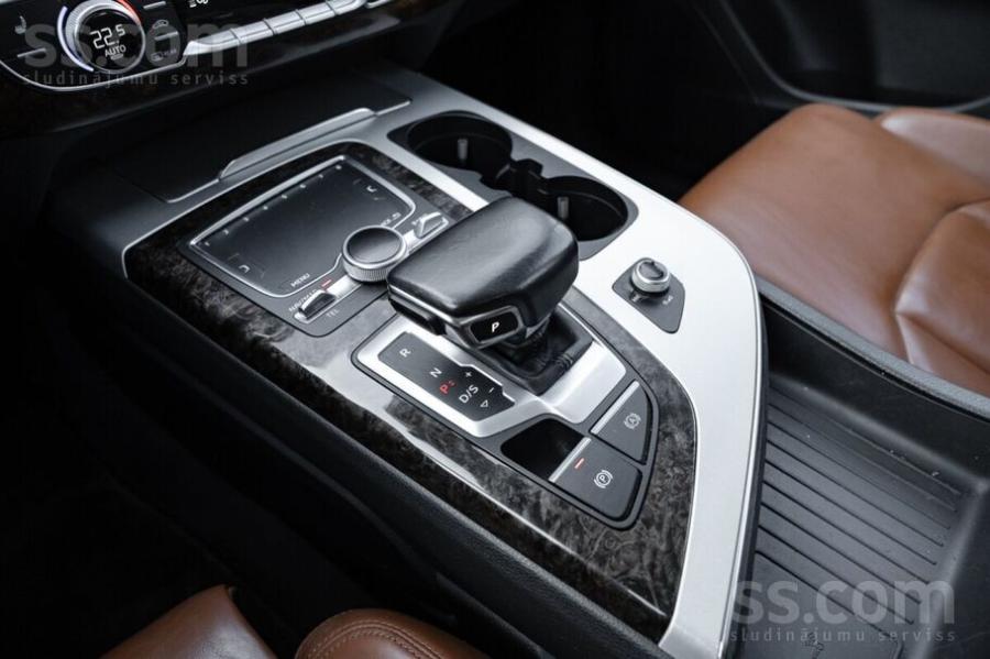 White Audi Q7 2015 in Riga, with an engine capacity of 3.00 L and mileage of 209 thousand km for 22250 €, photo 20 on AUTOMOTO.COM.LV