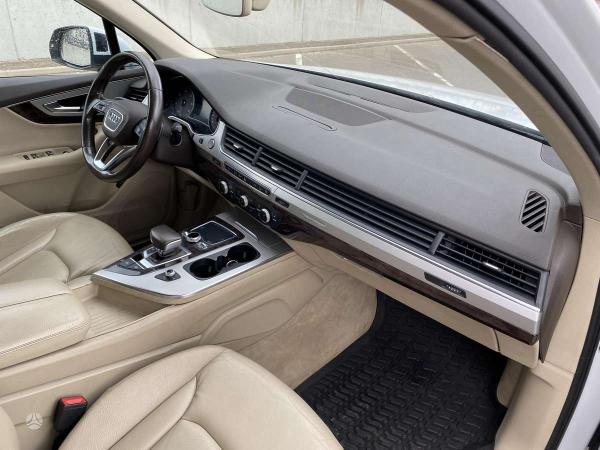White Audi Q7 2015 in Taurage, with an engine capacity of 2.97 L and mileage of 318 thousand km for 15500 €, photo 6 on AUTOMOTO.COM.LV