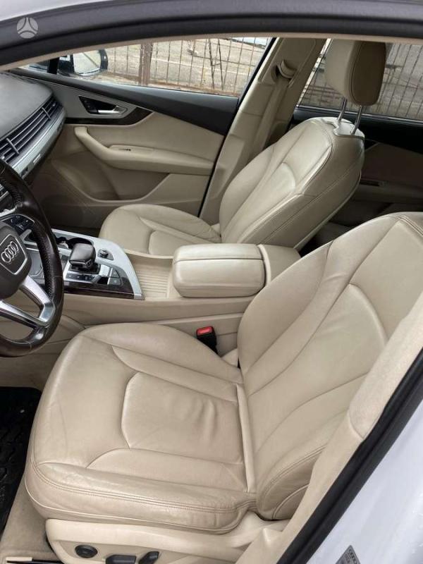 White Audi Q7 2015 in Taurage, with an engine capacity of 2.97 L and mileage of 318 thousand km for 15500 €, photo 7 on AUTOMOTO.COM.LV
