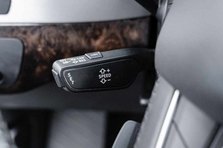 Balts Audi Q7 2015 Rīga, ar dzinēja tilpumu 3.00 L un nobraukumu 209 tūkst. km par 24750 €, foto 16 vietnē AUTOMOTO.COM.LV