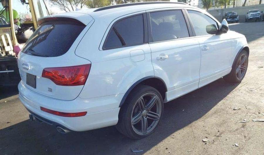 White Audi Q7 2015 in Vilnius, with an engine capacity of 3.00 L and mileage of 275 thousand km for 9990 €, photo 6 on AUTOMOTO.COM.LV