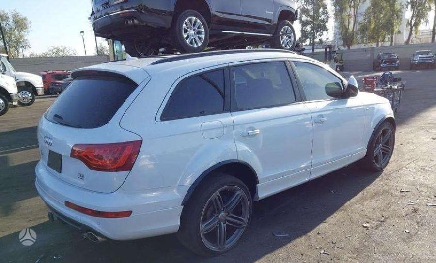 White Audi Q7 2015 in Vilnius, with an engine capacity of 3.00 L and mileage of 275 thousand km for 9990 €, photo 8 on AUTOMOTO.COM.LV