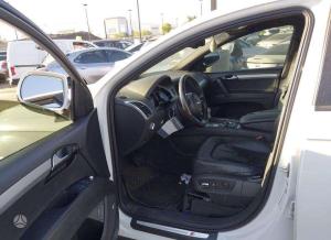 White Audi Q7 2015 in Vilnius, with an engine capacity of 3.00 L and mileage of 275 thousand km for 9990 €, photo 10 on AUTOMOTO.COM.LV