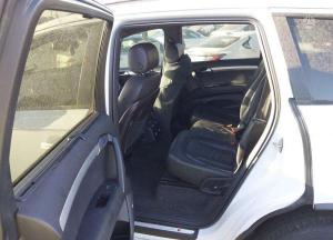 White Audi Q7 2015 in Vilnius, with an engine capacity of 3.00 L and mileage of 275 thousand km for 9990 €, photo 11 on AUTOMOTO.COM.LV