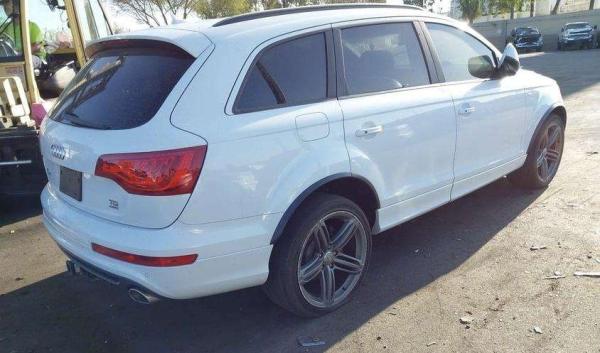 White Audi Q7 2015 in Vilnius, with an engine capacity of 3.00 L and mileage of 275 thousand km for 9990 €, photo 6 on AUTOMOTO.COM.LV