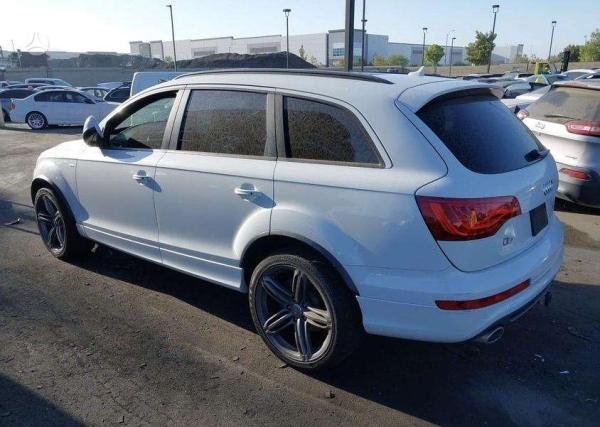 White Audi Q7 2015 in Vilnius, with an engine capacity of 3.00 L and mileage of 275 thousand km for 9990 €, photo 7 on AUTOMOTO.COM.LV