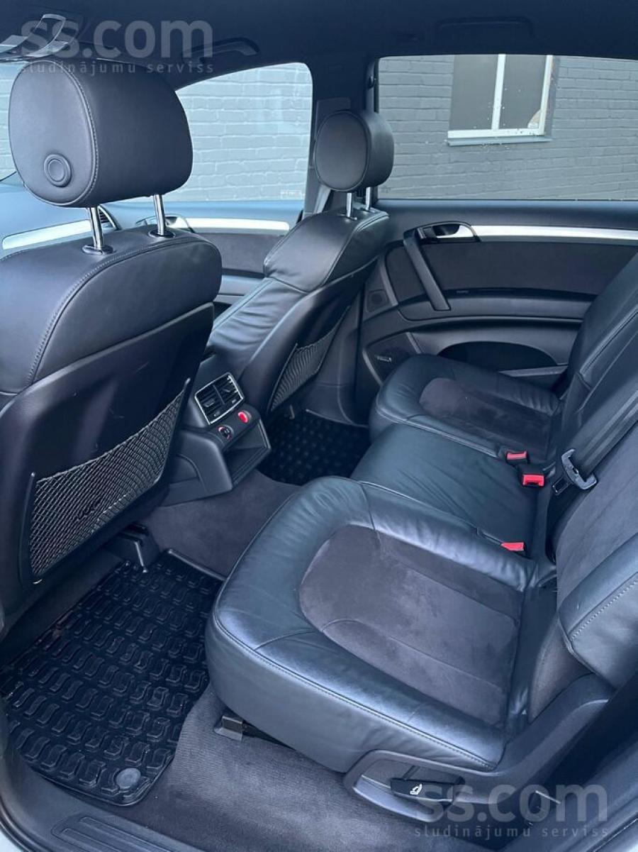 White Audi Q7 2015 in Tukums, with an engine capacity of 3.00 L and mileage of 273 thousand km for 15995 €, photo 10 on AUTOMOTO.COM.LV