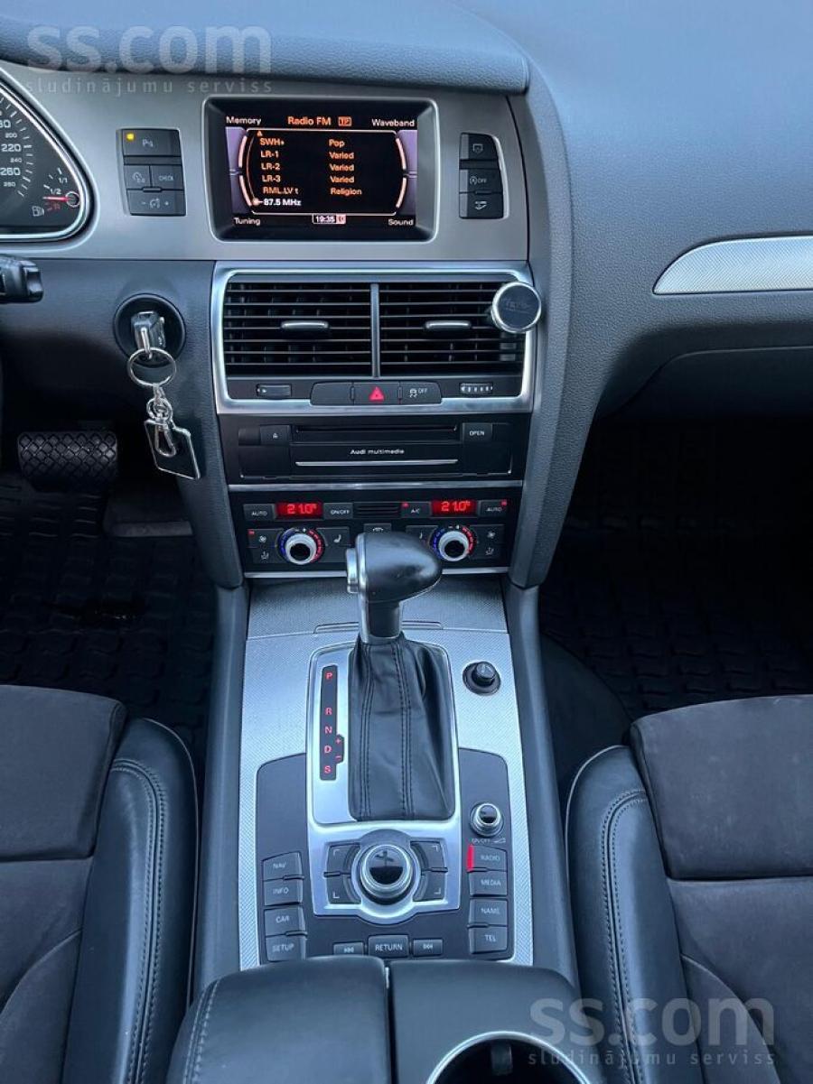 White Audi Q7 2015 in Tukums, with an engine capacity of 3.00 L and mileage of 273 thousand km for 15995 €, photo 14 on AUTOMOTO.COM.LV