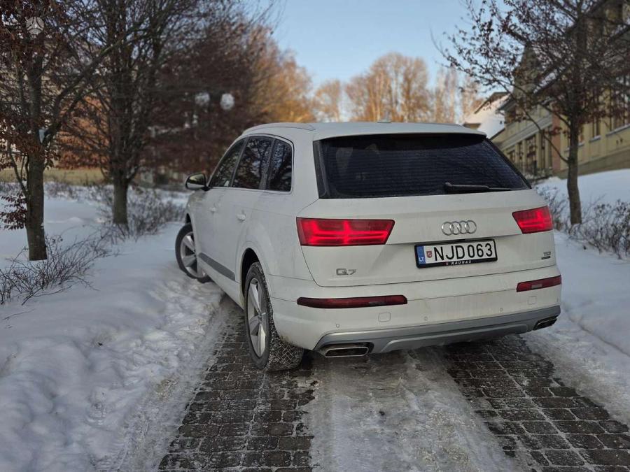 White Audi Q7 2016 in Vilnius, with an engine capacity of 2.97 L and mileage of 136 thousand km for 23999 €, photo 4 on AUTOMOTO.COM.LV