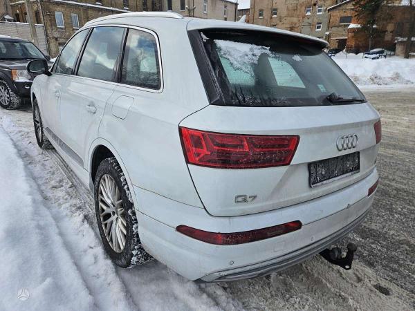 White Audi Q7 2016 in Siauliai, with an engine capacity of 3.00 L and mileage of 187 thousand km for 12900 €, photo 3 on AUTOMOTO.COM.LV
