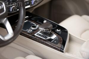 White Audi Q7 2016 in Riga, with an engine capacity of 3.00 L and mileage of 210 thousand km for 28900 €, photo 16 on AUTOMOTO.COM.LV