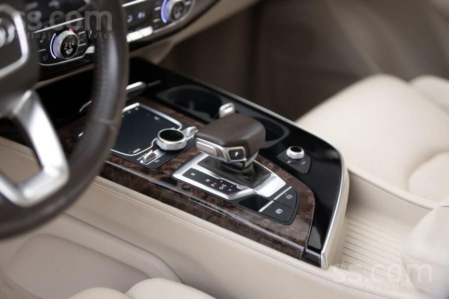 White Audi Q7 2016 in Riga, with an engine capacity of 3.00 L and mileage of 210 thousand km for 28900 €, photo 16 on AUTOMOTO.COM.LV