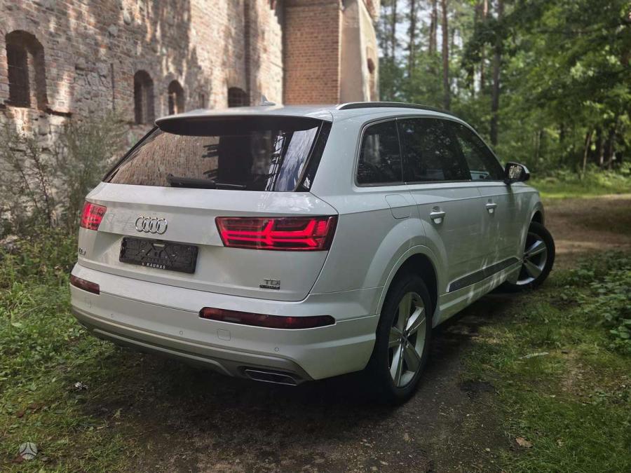 White Audi Q7 2016 in Vilnius, with an engine capacity of 2.97 L and mileage of 136 thousand km for 22999 €, photo 5 on AUTOMOTO.COM.LV