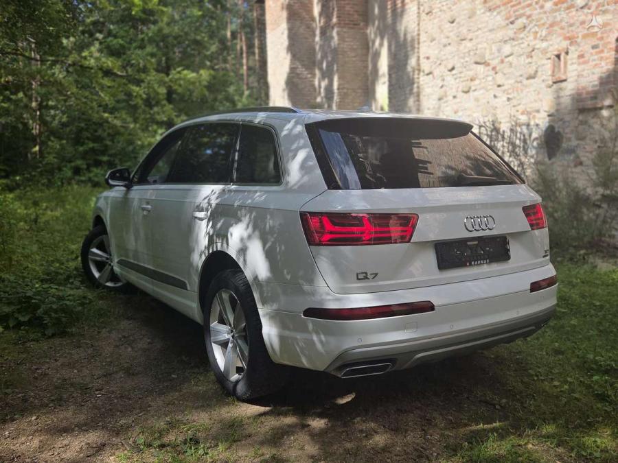 White Audi Q7 2016 in Vilnius, with an engine capacity of 2.97 L and mileage of 136 thousand km for 22999 €, photo 7 on AUTOMOTO.COM.LV