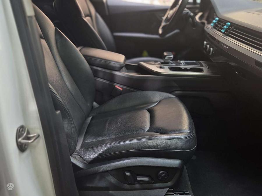 White Audi Q7 2016 in Vilnius, with an engine capacity of 2.97 L and mileage of 136 thousand km for 22999 €, photo 18 on AUTOMOTO.COM.LV