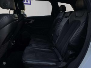 White Audi Q7 2016 in Vilnius, with an engine capacity of 3.00 L and mileage of 262 thousand km for 26999 €, photo 13 on AUTOMOTO.COM.LV