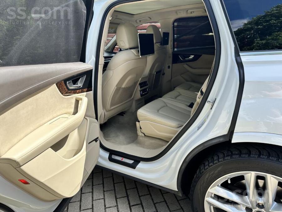 White Audi Q7 2016 in Riga, with an engine capacity of 3.00 L and mileage of 210 thousand km for 26500 €, photo 10 on AUTOMOTO.COM.LV