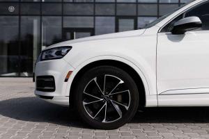 White Audi Q7 2017 in Vilnius, with an engine capacity of 3.00 L and mileage of 128 thousand km for 22900 €, photo 5 on AUTOMOTO.COM.LV