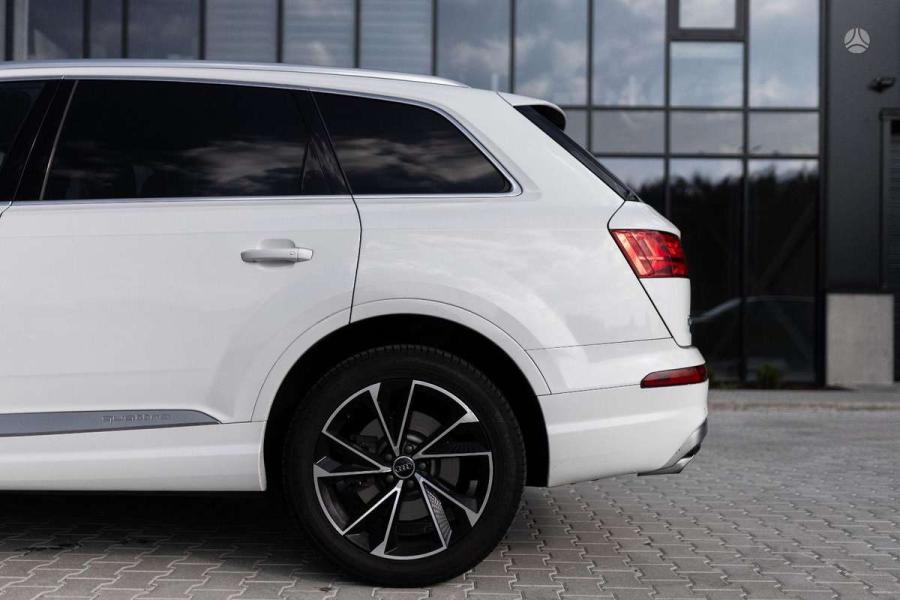 White Audi Q7 2017 in Vilnius, with an engine capacity of 3.00 L and mileage of 128 thousand km for 22900 €, photo 6 on AUTOMOTO.COM.LV