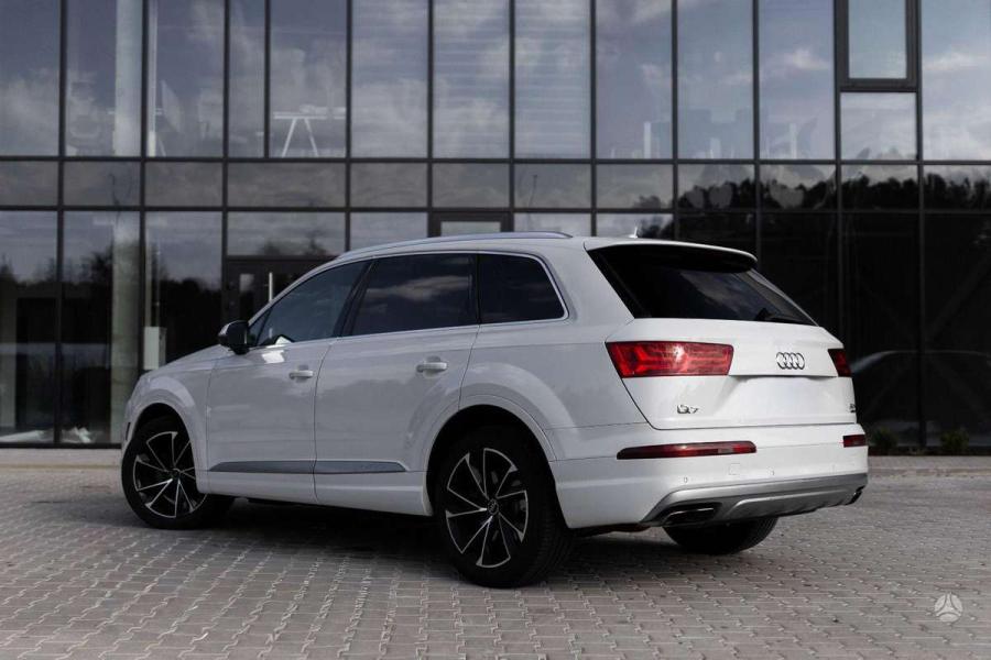 White Audi Q7 2017 in Vilnius, with an engine capacity of 3.00 L and mileage of 128 thousand km for 22900 €, photo 7 on AUTOMOTO.COM.LV