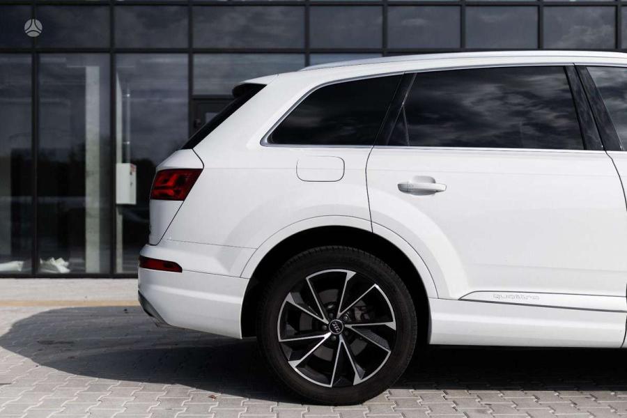 White Audi Q7 2017 in Vilnius, with an engine capacity of 3.00 L and mileage of 128 thousand km for 22900 €, photo 9 on AUTOMOTO.COM.LV