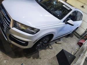 White Audi Q7 2017 in Siauliai, with an engine capacity of 3.00 L and mileage of 230 thousand km for 8500 €, photo 2 on AUTOMOTO.COM.LV