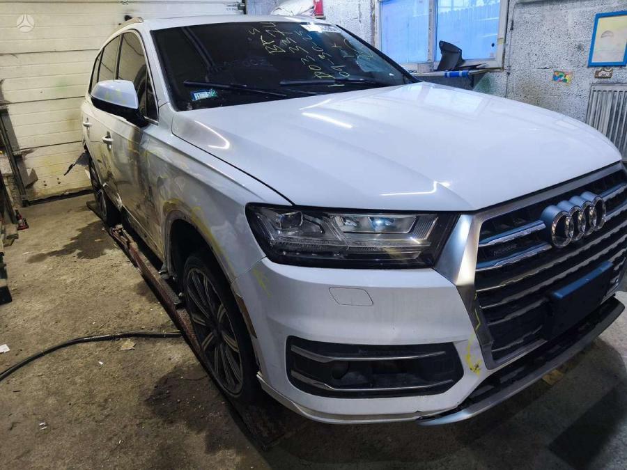 White Audi Q7 2017 in Siauliai, with an engine capacity of 3.00 L and mileage of 230 thousand km for 8500 €, photo 8 on AUTOMOTO.COM.LV