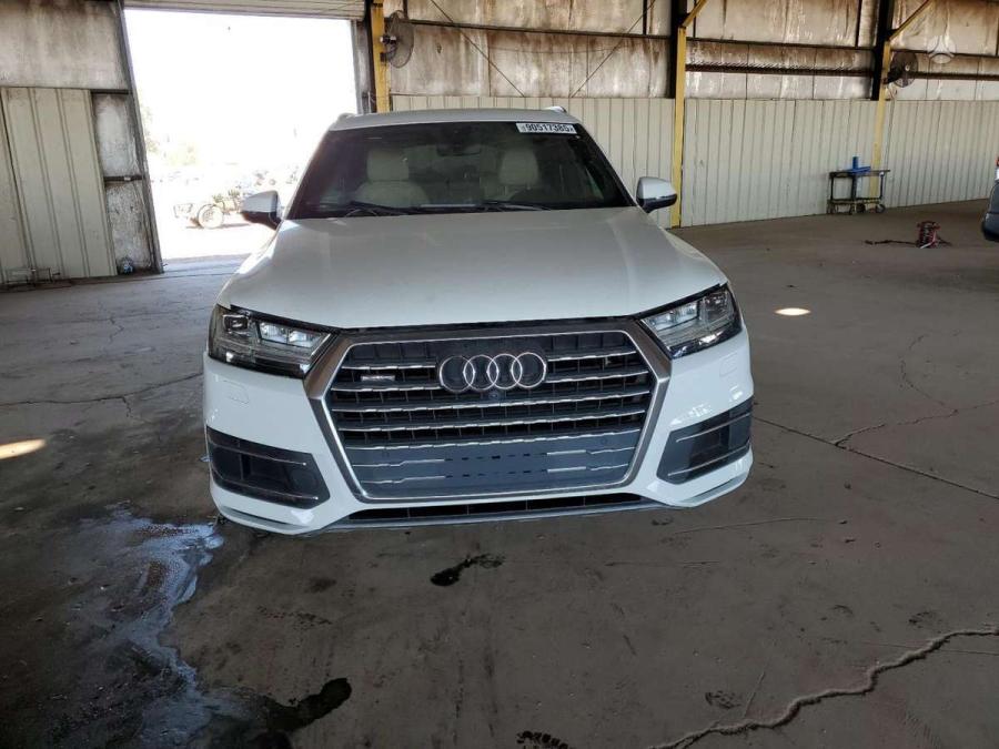 White Audi Q7 2017 in Vilnius, with an engine capacity of 1.98 L and mileage of 146 thousand km for 14900 €, photo 3 on AUTOMOTO.COM.LV