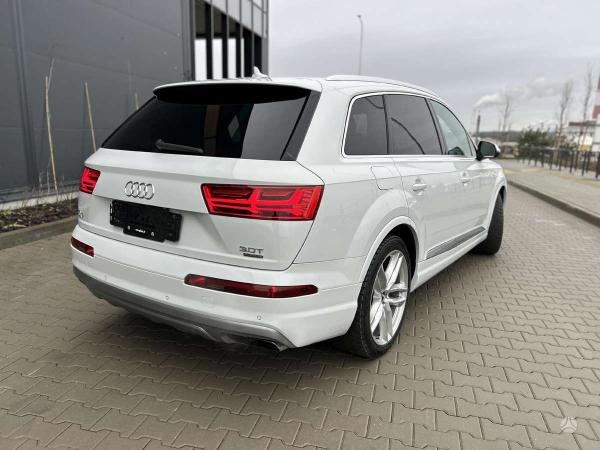 White Audi Q7 2017 in Vilnius, with an engine capacity of 3.00 L and mileage of 254 thousand km for 18300 €, photo 5 on AUTOMOTO.COM.LV
