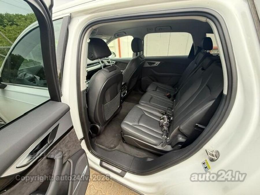 White Audi Q7 2017 in Tallinn, with an engine capacity of 3.00 L and mileage of 106 thousand km for 32900 €, photo 9 on AUTOMOTO.COM.LV