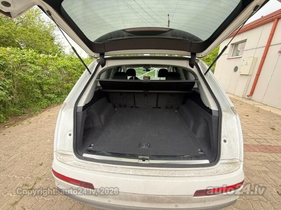 White Audi Q7 2017 in Tallinn, with an engine capacity of 3.00 L and mileage of 106 thousand km for 32900 €, photo 14 on AUTOMOTO.COM.LV