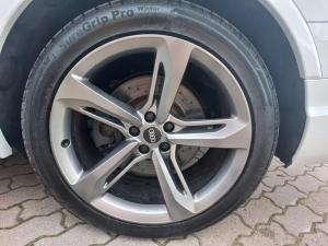 White Audi Q7 2017 in Riga, with an engine capacity of 4.00 L and mileage of 200 thousand km for 25990 €, photo 3 on AUTOMOTO.COM.LV