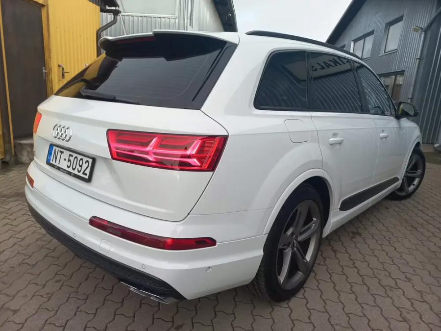 White Audi Q7 2017 in Riga, with an engine capacity of 4.00 L and mileage of 200 thousand km for 25990 €, photo 4 on AUTOMOTO.COM.LV