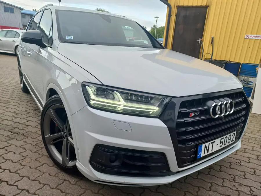 White Audi Q7 2017 in Riga, with an engine capacity of 4.00 L and mileage of 200 thousand km for 25990 €, photo 5 on AUTOMOTO.COM.LV