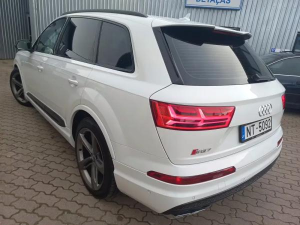 White Audi Q7 2017 in Riga, with an engine capacity of 4.00 L and mileage of 200 thousand km for 25990 €, photo 5 on AUTOMOTO.COM.LV