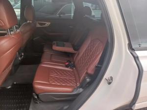White Audi Q7 2017 in Riga, with an engine capacity of 4.00 L and mileage of 200 thousand km for 25990 €, photo 7 on AUTOMOTO.COM.LV