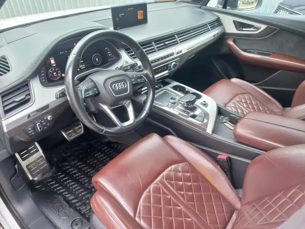 White Audi Q7 2017 in Riga, with an engine capacity of 4.00 L and mileage of 200 thousand km for 25990 €, photo 8 on AUTOMOTO.COM.LV