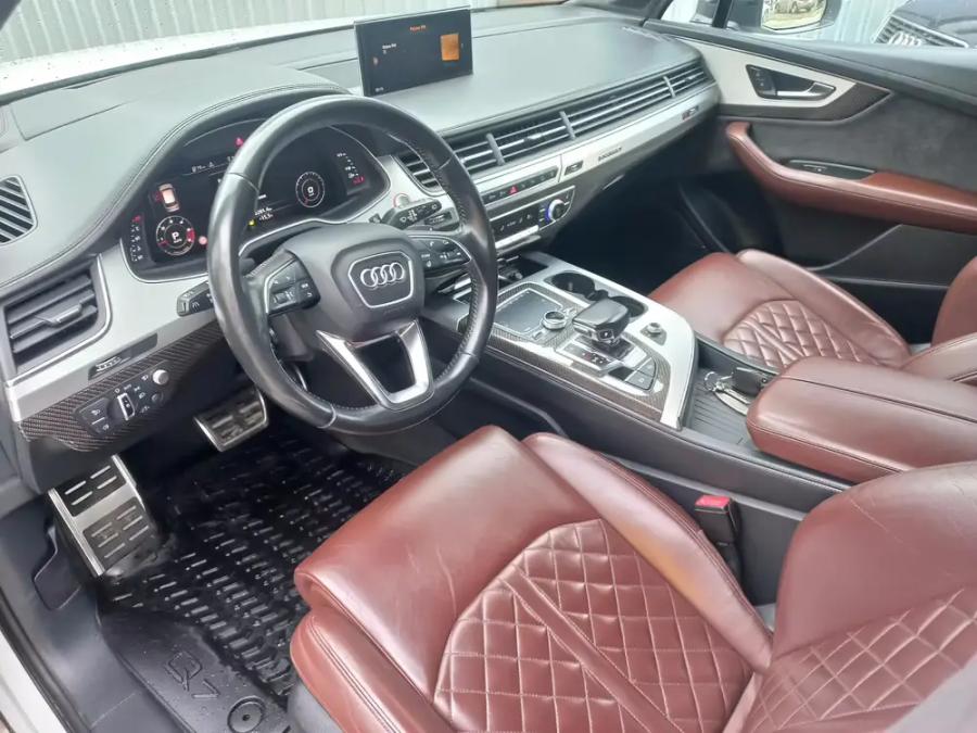 White Audi Q7 2017 in Riga, with an engine capacity of 4.00 L and mileage of 200 thousand km for 25990 €, photo 9 on AUTOMOTO.COM.LV