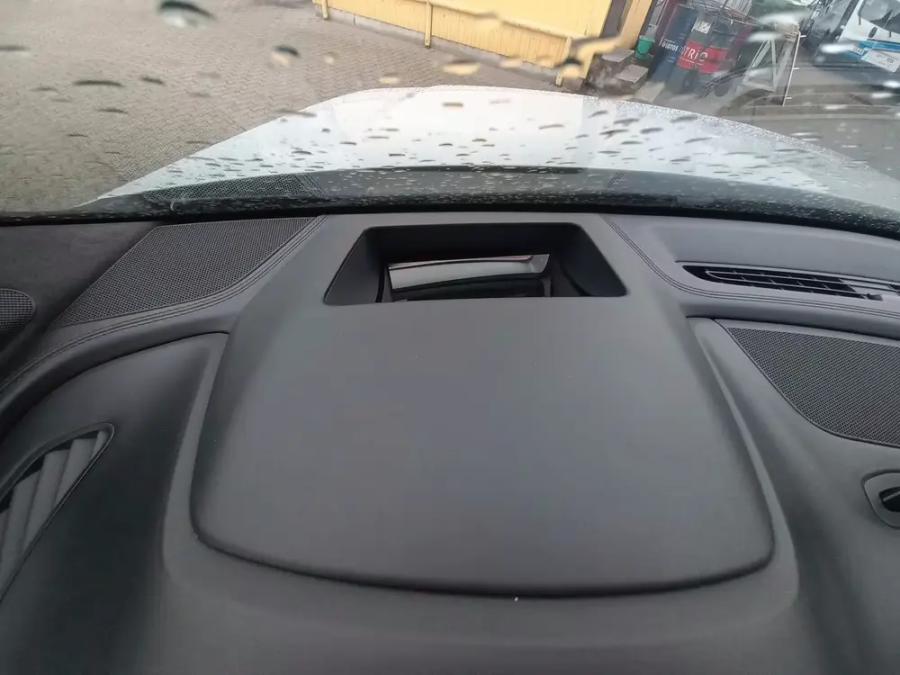 White Audi Q7 2017 in Riga, with an engine capacity of 4.00 L and mileage of 200 thousand km for 25990 €, photo 10 on AUTOMOTO.COM.LV