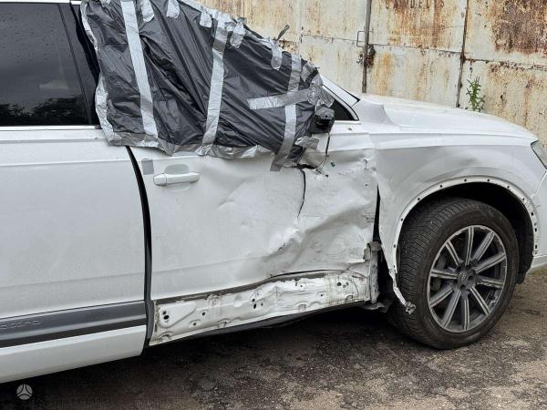 Balts Audi Q7 2017 Šauļi, ar dzinēja tilpumu 3.00 L un nobraukumu 207 tūkst. km par 10490 €, foto 10 vietnē AUTOMOTO.COM.LV