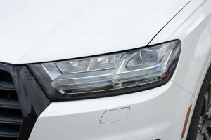 White Audi Q7 2017 in Vilnius, with an engine capacity of 3.00 L and mileage of 185 thousand km for 26400 €, photo 11 on AUTOMOTO.COM.LV