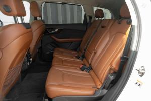 White Audi Q7 2017 in Vilnius, with an engine capacity of 3.00 L and mileage of 185 thousand km for 26400 €, photo 15 on AUTOMOTO.COM.LV