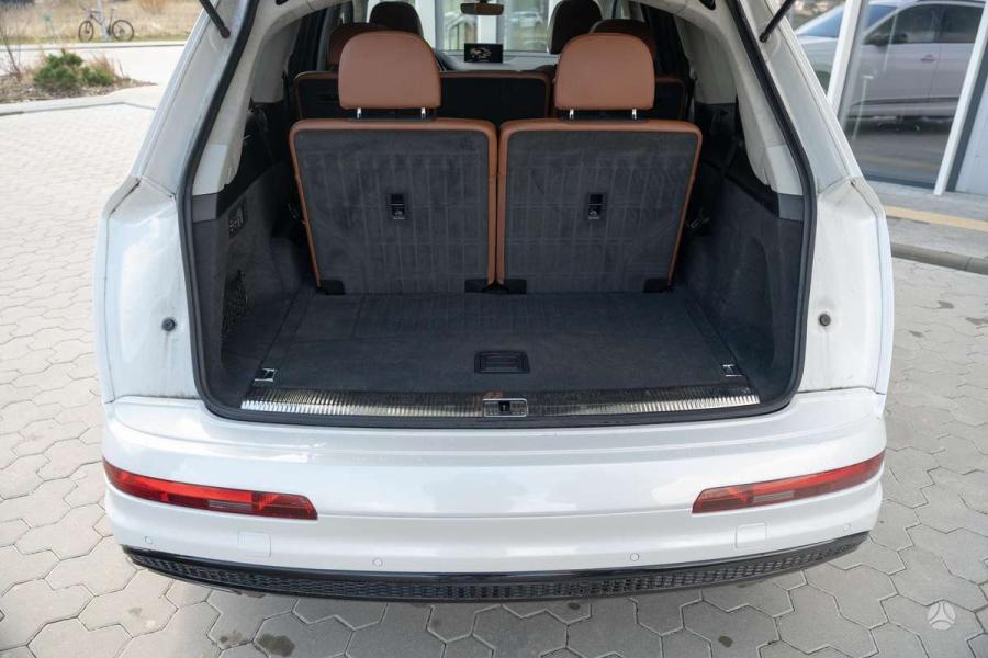 White Audi Q7 2017 in Vilnius, with an engine capacity of 3.00 L and mileage of 185 thousand km for 26400 €, photo 17 on AUTOMOTO.COM.LV