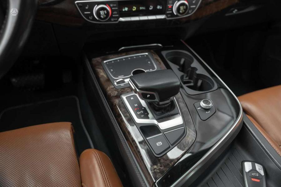White Audi Q7 2017 in Vilnius, with an engine capacity of 3.00 L and mileage of 185 thousand km for 26400 €, photo 35 on AUTOMOTO.COM.LV