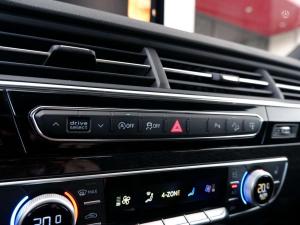 Balts Audi Q7 2017 Klaipėda, ar dzinēja tilpumu 3.00 L un nobraukumu 270 tūkst. km par 18300 €, foto 39 vietnē AUTOMOTO.COM.LV