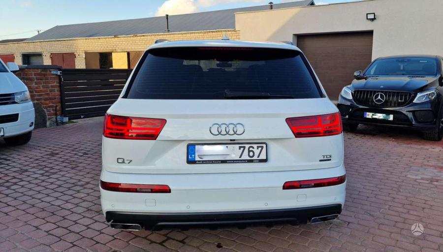 White Audi Q7 2017 in Mazeikiai, with an engine capacity of 2.97 L and mileage of 356 thousand km for 19999 €, photo 6 on AUTOMOTO.COM.LV