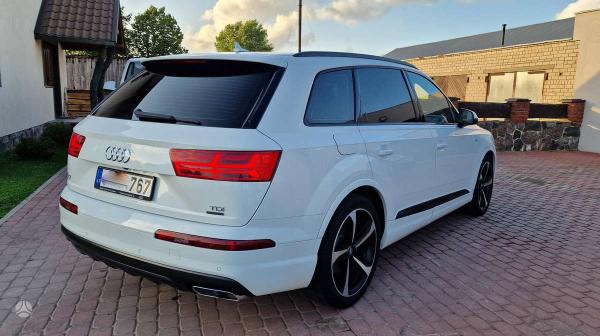 White Audi Q7 2017 in Mazeikiai, with an engine capacity of 2.97 L and mileage of 356 thousand km for 19999 €, photo 6 on AUTOMOTO.COM.LV